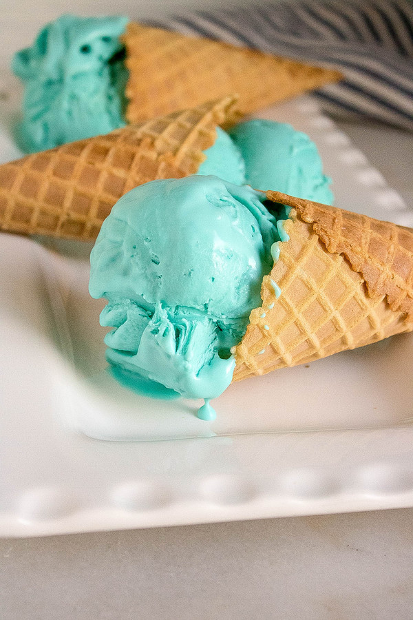 Creamy No Churn Blue Moon Ice Cream - Baking Beauty