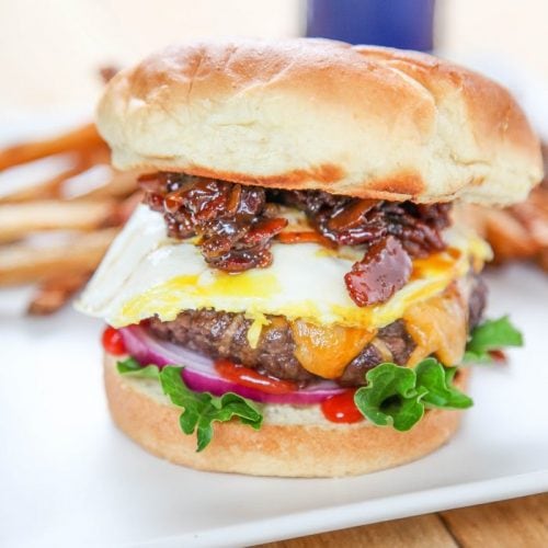 Juicy Breakfast Burgers With Bacon Jam - Baking Beauty