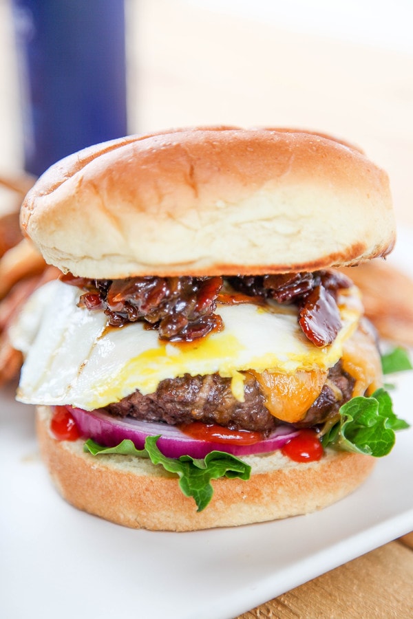 Juicy Breakfast Burgers With Bacon Jam - Baking Beauty