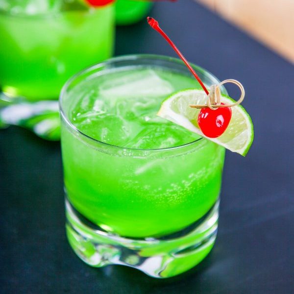 Easy Midori Sour Cocktail Recipe - Baking Beauty